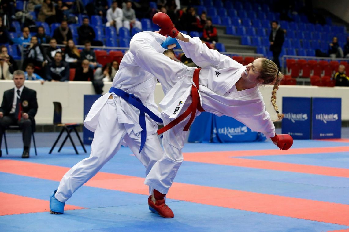 Laura Sivert aux championnats d'Europe universitaires de karaté à ...